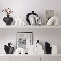 China Sculptural Ceramic Decor Collection in Black and White for sale