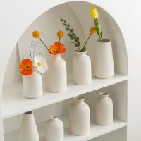 China Minimalist Cream White Ceramic Vase Collection for sale