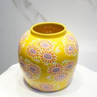 China Wholesale Ceramic Urn with Daisy Inspired Floral Motif for sale