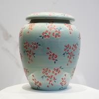 China Decorative Ceramic Memorial Urn with Red Berry Pattern for sale