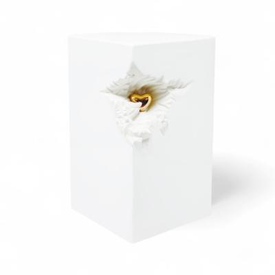 China Modern White Ceramic Cremation Urn with Gold Heart for sale