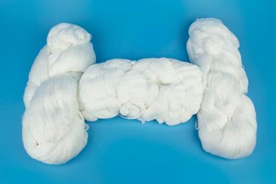 China 20/2/3 40/2 50/3 High Tenacity White Hank Yarn Sewing Thread Yarn High Bulk 100% Polyester Yarn for sale