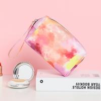 China Custom PU Leather Cosmetic Bag with Handle Cloud Pattern Makeup Organizer 500pcs MOQ for sale