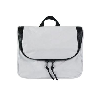 China Customizable Dupont Tyvek Toiletry Bag Waterproof Travel Accessories 22x10.5x26cm for sale