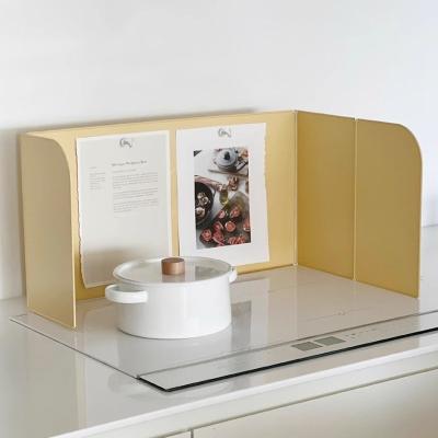 China Metal Folding Eco-Friendly Modern Oil Splash Baffle Kitchen Cooking Frying Protector Panels Gas Stove Plate Shield Anti Splatter for sale