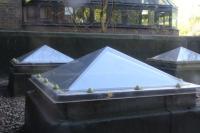 China Customized Transparent Polycarbonate Pyramic Skylight Dome, Easy to Install & Transport, Custom Sizes Available, Long Lasting Roof Light Cover for sale