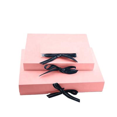 China Custom C1S Card Gift Packing Box 20x10x6cm Foldable Magnetic Rigid Box for Birthday Jewelry for sale