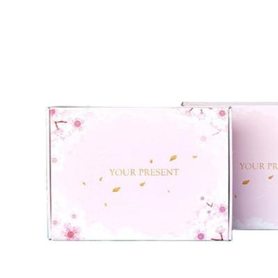China 800gsm Flat Pack Cardboard Gift Boxes with Lids Custom Shape for Luxury Packaging for sale