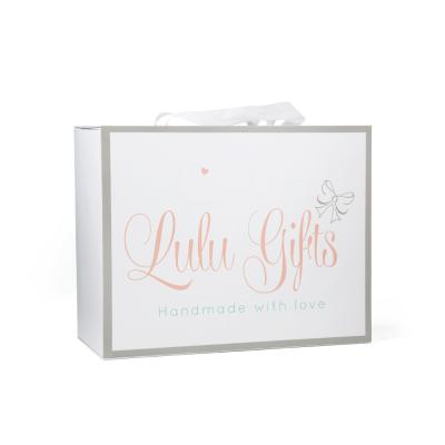 China Custom Collapsible Gift Box 157gsm Art Paper PMS Color Printing Eco Friendly for sale