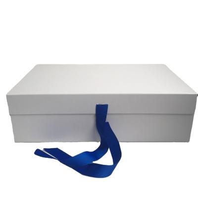 China Large Recyclable 128gsm C1S Paperboard Gift Boxes With Ribbon for sale