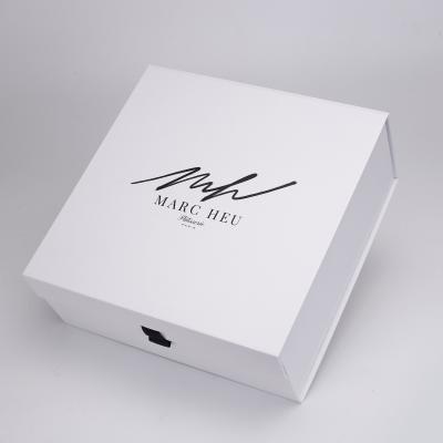 China Folding Magnetic 185g fancy paper White Packaging Box For Apparel for sale