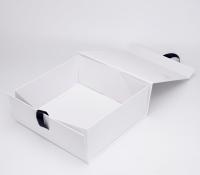 China Folding Magnetic 185g fancy paper White Packaging Box For Apparel for sale