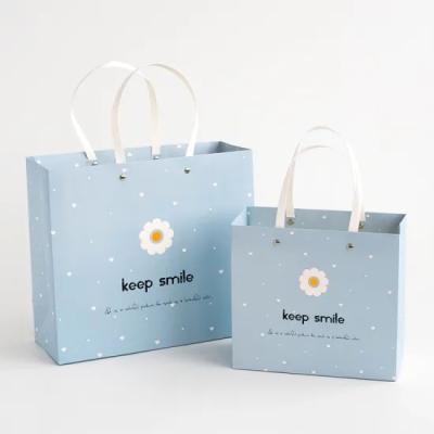 China 170g Cardboard Custom Shipping Bags for Clothes with Hot Stamping Logo for sale