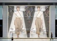 China P3.9 Indoor Glass Transparent LED Video Wall 800W 1000x500mm 85% Transparency for sale