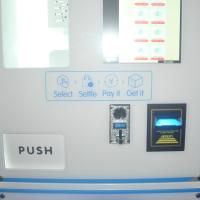 China 24 Hours Self-service Skin Care Vending Machine Face Mask Vending Machine Surgical Mask Vending Machine for sale