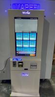China 24 Hours Self Service Lipsticks Vending Machines Stand Alone With 32