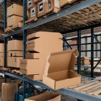 China Small White Corrugated Board Shipping Boxes for Mailing Moving Storage with Matt Lamination Spot UV Embossing Gift Socks for sale