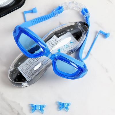 China Anti-Fog UV Protection Swimming Goggles with Automatic Adjustment Strap and Earplugs for Competitive Swimming for sale