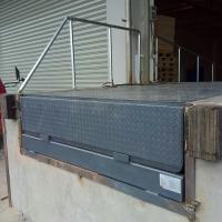 China Stationary Or Fixed Warehouse Dock Levelers Loading And Unloading Electric Ramp 6 Tons Capacity for sale