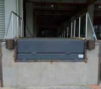 China Stationary Or Fixed Warehouse Dock Levelers Loading And Unloading Electric Ramp 6 Tons Capacity for sale