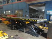 China Loading Hydraulic Dock Lift , Sicssor Lift Let Loading And Unloading Safer And Easier. for sale