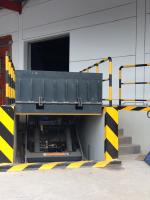 China Hydraulic Dock Lift Automatic Lifting2000mm, Lift Table 2000mm*3400mm For Container Unloading for sale