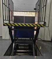 China Hydraulic Scissor Type 3000KG Elevating Dock Lift For Forklift for sale