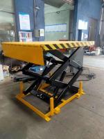 China Hydraulic Scissor Lift 3500KG Loading Dock Lift With Manual Or Electric Lip for sale