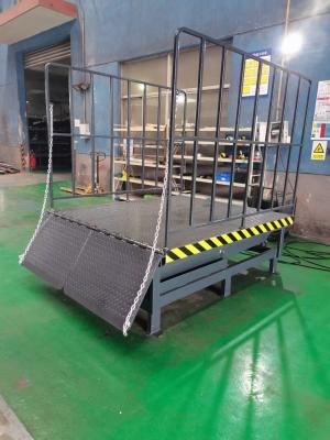 China Warehouse Loading/Unloading Hydraulic Dock Lift, Handrail 1000mm For Handling Equipment Or Fork-lift for sale