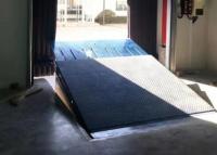 China Electric Telescopic Dock Levelers With Retractable Lip Extend Utmost Range To Vehicle Bed for sale