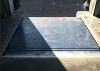 China Electric Telescopic Dock Levelers With Retractable Lip Extend Utmost Range To Vehicle Bed for sale