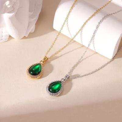 China Stainless Steel Jewelry Necklace with Green Teardrop Stone Pendant in Silver and Gold for sale