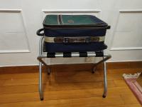 China Chrome Folding Metal Tubular Luggage Case Hotel Display Stand for sale