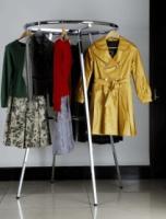 China Collapsible Iron Garments Metal Clothing Display Rack Round Tube Powder Coating for sale