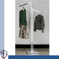 China 2 Arms Chrome Metal Clothing Display Rack With Metal Square Base for sale