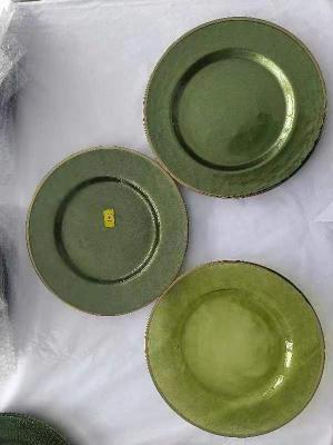 China Custom Green Plate Charger Decorative Glass Vase Glossy Finish for Elegant Dining Tables for sale