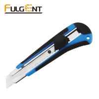 China Plastic Handle 18mm Cutter Knife With Breakable Blade For Cutting Carpet for sale