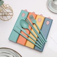 China Green Sustainable Wheat Straw Fiber 5-PC Pull Out Cutlery Set Reusable Eco Tableware Accessories Elegant Design For Multiple Uses for sale