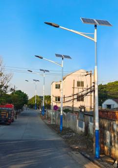 China Integrated 140w led light Solar Street Light Energy Storage Examples Of Rural Roads 10m~12m height light pole for sale
