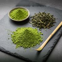 China Premium Latte Grade Pure Matcha Powder Stone-Ground Green Tea for Smooth Creamy Lattes Frothing Blends for sale