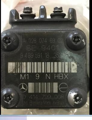 China Injector Assy 04147990 for Excavator Diesel Engine Spare Parts 100% New for sale