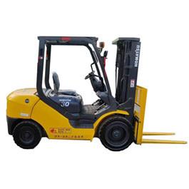 China Komatsu 3 Tons Used Diesel Forklift 4.5m Lifting Height 3 Masts Stages 3000KG Load Capacity for sale