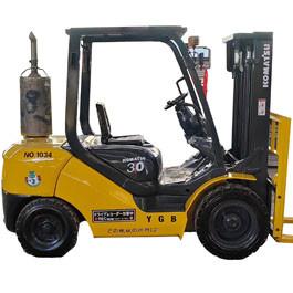 China 3 Ton Used Diesel Forklifts 3m Lifting Height Komatsu Forklift For Warehouse for sale