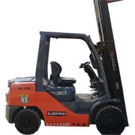 China Komatsu 8F 3 Ton Used Diesel Forklifts Middle Cylinder With Moving Side Shifter 2 Stages Masts for sale