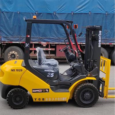 China Komatsu FD25 2.5 Ton Diesel Forklift With Sise Shift And Container Mast 3 Meters for sale