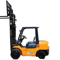 China Toyota Used Diesel Forklift 7F 3 Ton 6 Meter Lifting Height Three Stages Masts for sale
