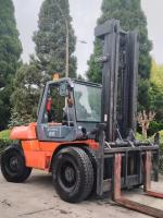 China 8 Tons 4 Meters Secondhand Diesel Lifting Machine Toyota 80 Forklift In Original Red for sale