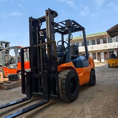 China Japan Used Toyota 40 Forklift 4 Tons 2 Meters Used Diesel Lifting Machine for sale
