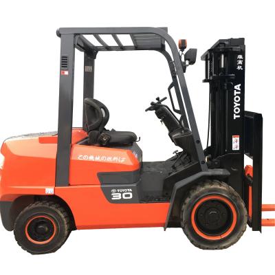 China Used Toyota ZN 3-Ton Diesel Forklift in Striking Red, Combining High-Load Capacity with Durable Construction for Heavy-Duty Warehouse Operations for sale