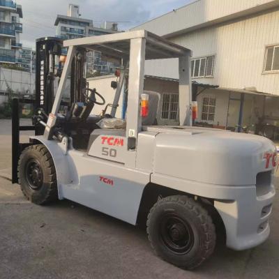 China Used TCM 5 Ton Diesel Forklift in White – A Compact and Efficient Machine for Material Transport for sale